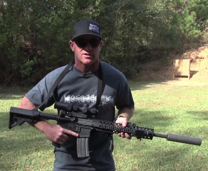 ¡Corriendo fusil en mano! ¿Boca de fuego arriba o abajo? Por Kyle ...