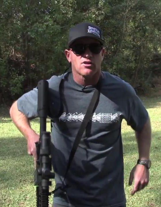 ¡Corriendo fusil en mano! ¿Boca de fuego arriba o abajo? Por Kyle ...